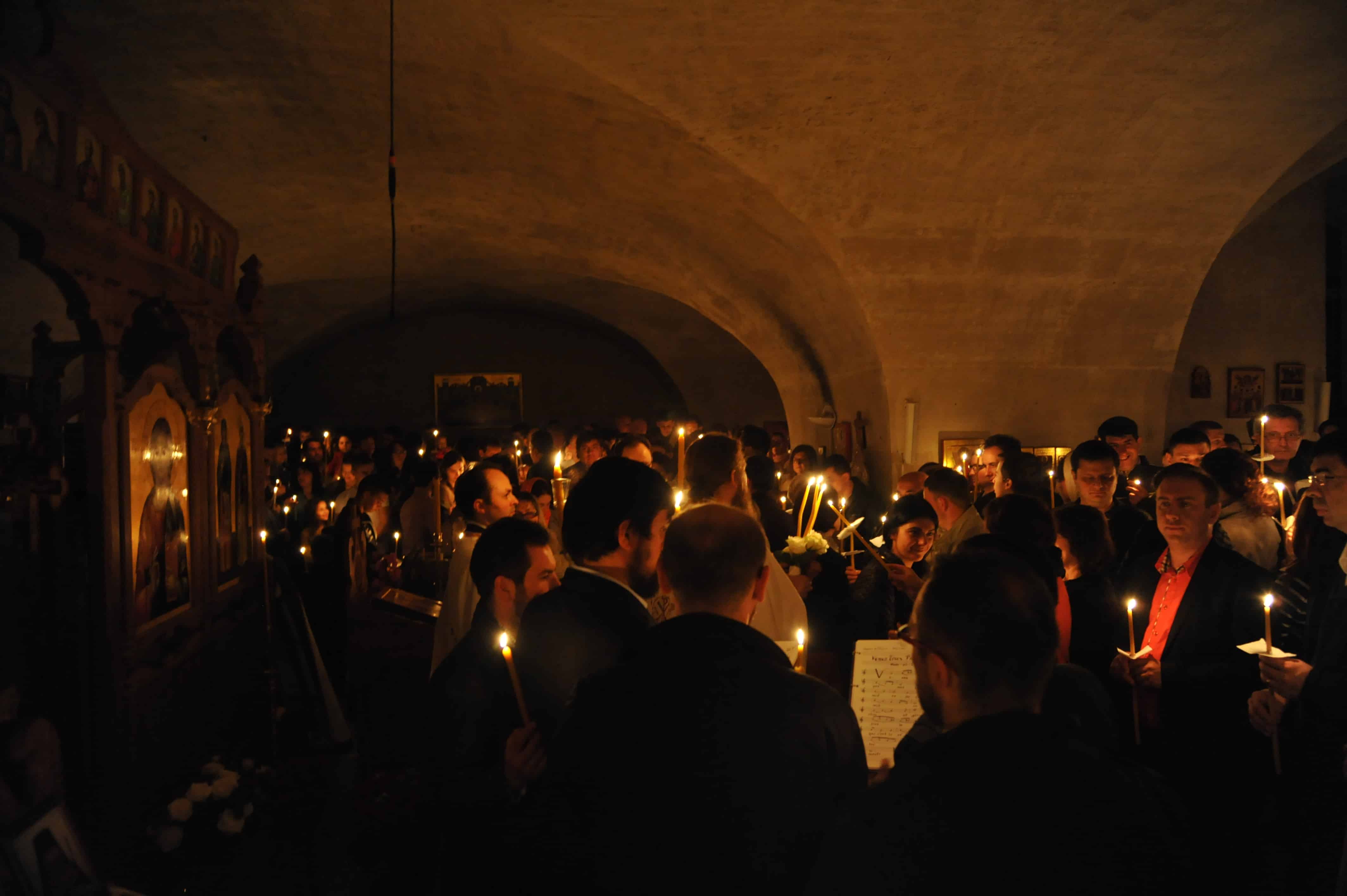 2014. Noaptea de Paști în imagini – Parohia Ortodoxă Română din Paris ...